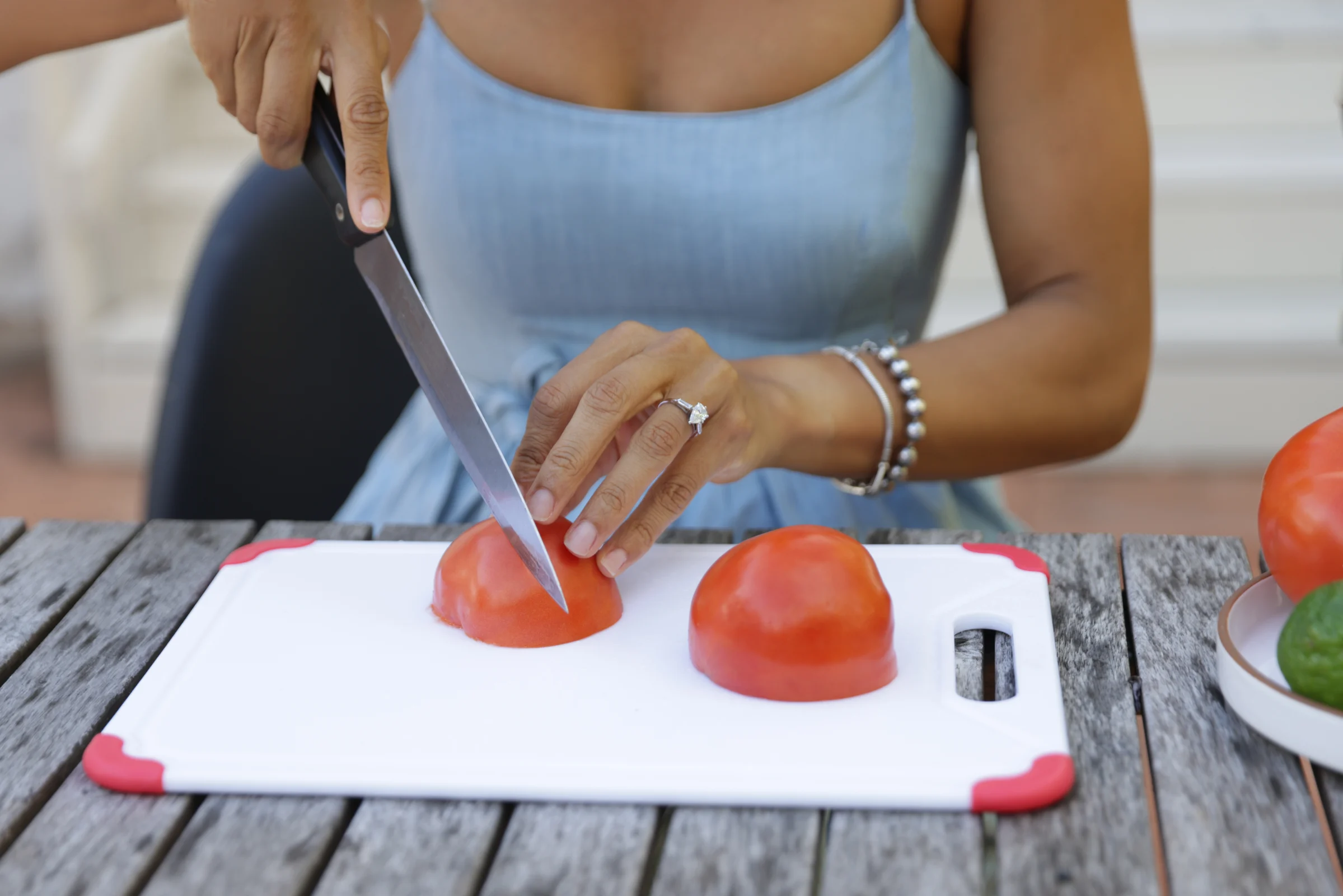 Should You Ditch Your Plastic Cutting Board Due to Microplastic Release ...